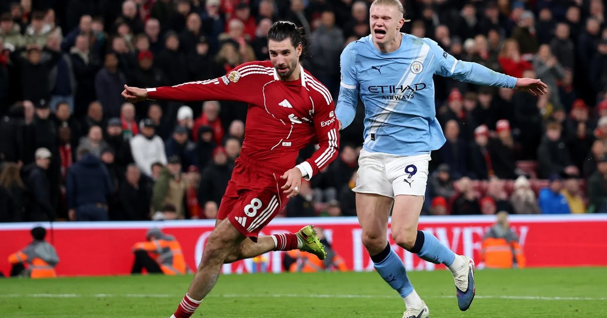 VAR khước từ khoảnh khắc định mệnh tại Anfield, tranh cãi bùng nổ sau ...
