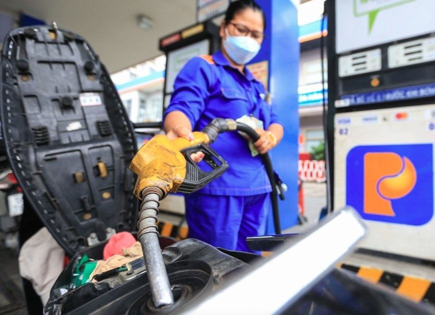 Giá xăng tiếp tục tăng mạnh, có loại "phi mã" thêm gần 8.500 đồng/lít