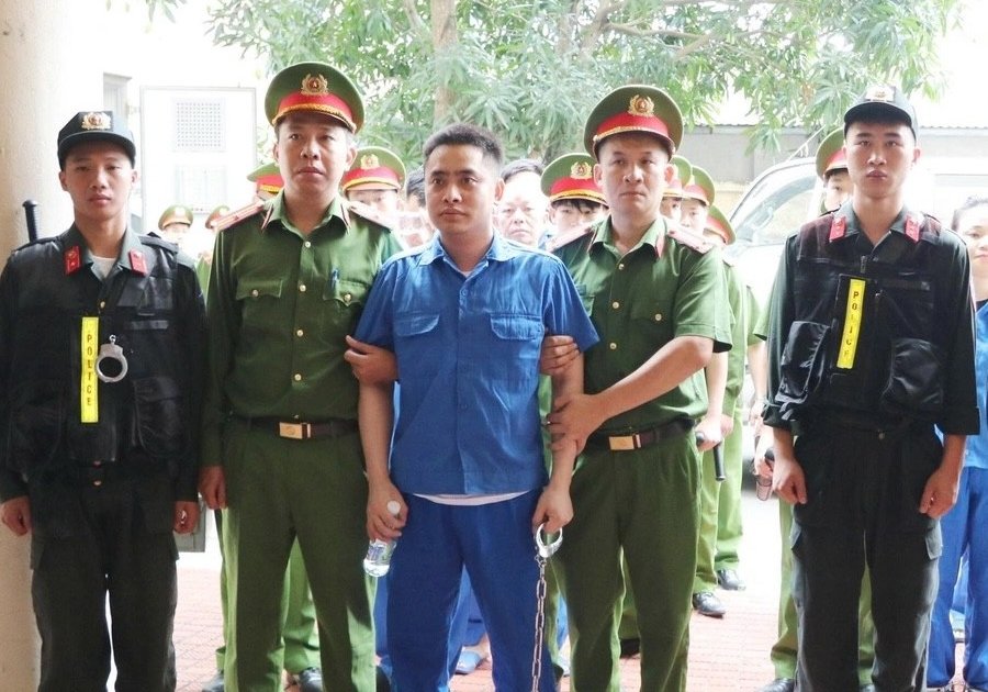 "Trùm" ma túy Bùi Đình Khánh được dẫn giải tới tòa: Cáo buộc sát hại ...