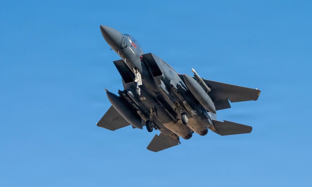 Thoát chết khó tin: Phi công tiêm kích F-15E Mỹ hai lần bị bắn hạ trong ...