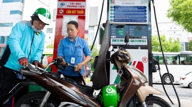 Xăng E5 xuất hiện tại một số điểm bán, thông tin mới về việc lưu hành ...